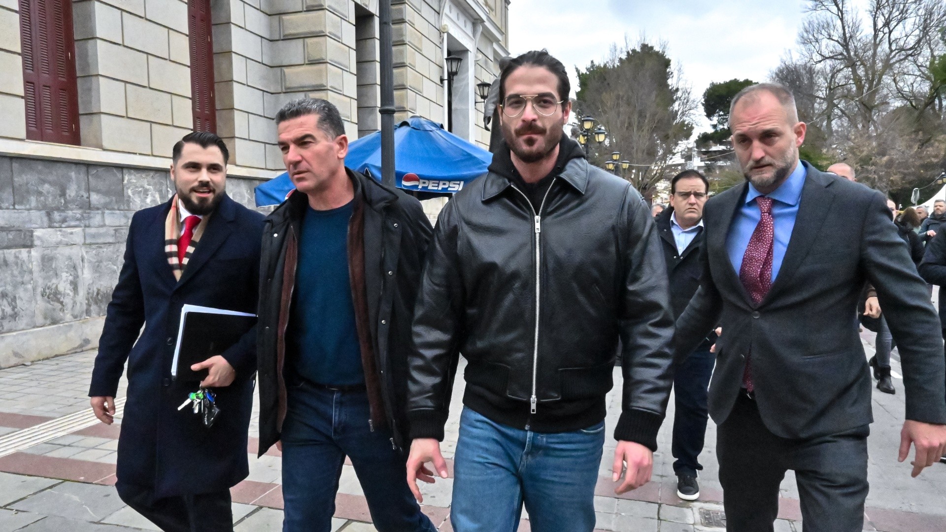Απολογείται ο Άρης Μουγκοπέτρος για τις καταγγελίες της συζύγου του για ...