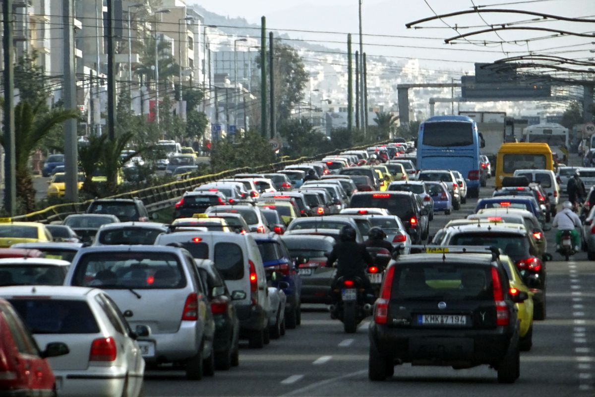 Έξυπνες κάμερες: Κλήσεις αυθημερόν για κόκκινο και κινητό στο τιμόνι ...