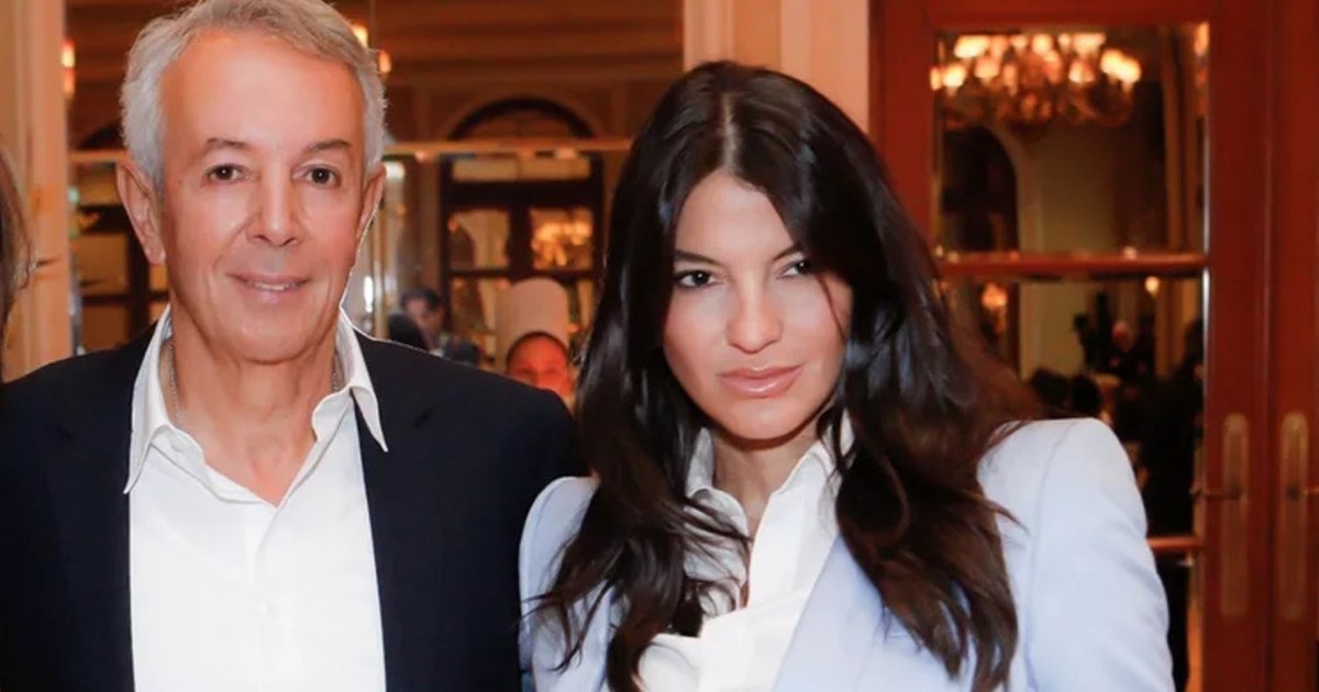 Δήμητρα Κούστα | Με baby blue κοστούμι μαζί με τον σύζυγό της, Γιάννη ...