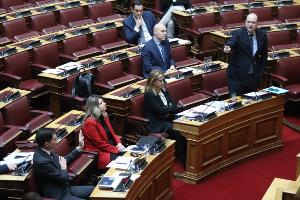 Σφοδρή σύγκρουση στη Βουλή για τα Ιμια: «Μοιραίοι και άβουλοι Σημίτης ...