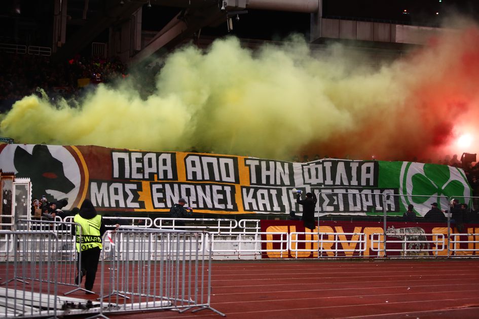 Το πανό των οπαδών της Ρόμα στα ελληνικά και το «Ρώμη - Αθήνα» της ...